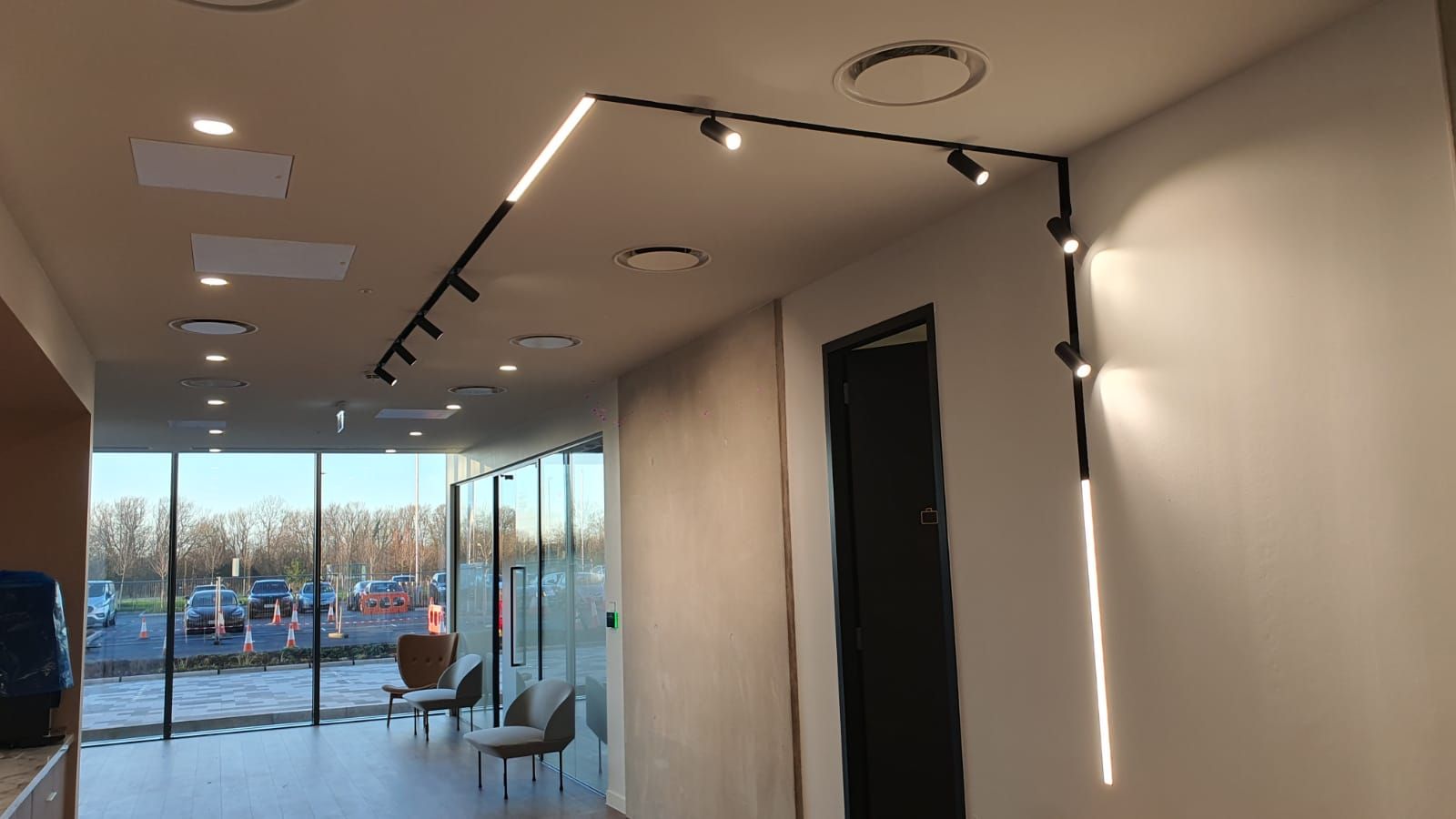 Barracuda Track Low Voltage Magnetic Light | Bumblebee Lighting